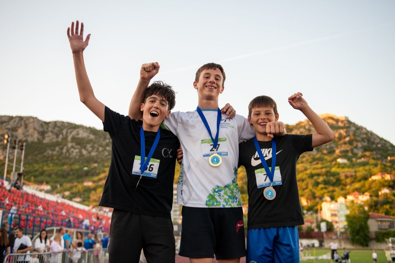 LJUBUŠKI OUTDOOR FESTIVAL OTVORIO VRATA: DJECA I HUMANITARNA UTRKA ...